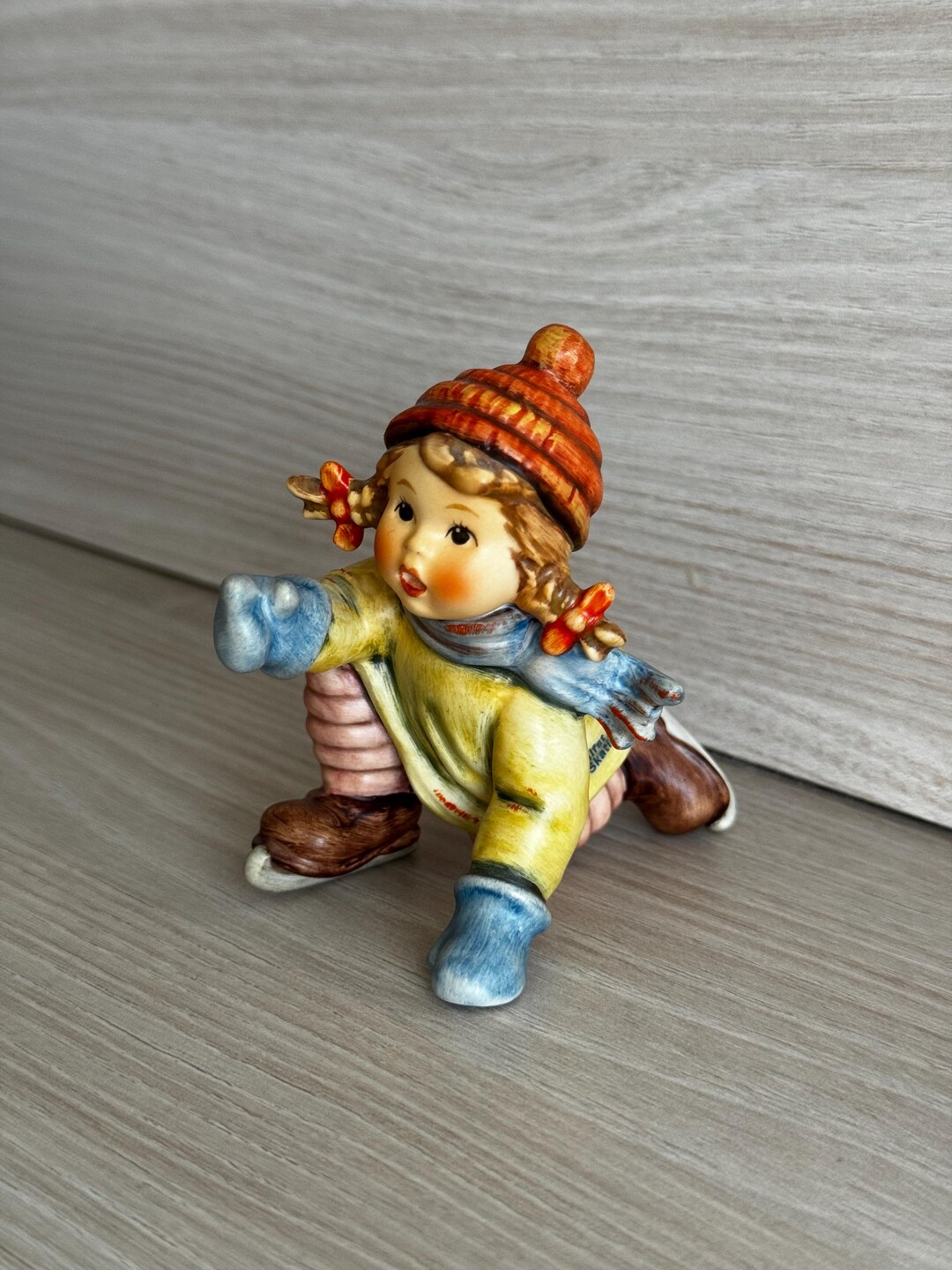 Hummel #1565 Hum 2058/A "skating Lesson" Girl With Hat, First Issue ...