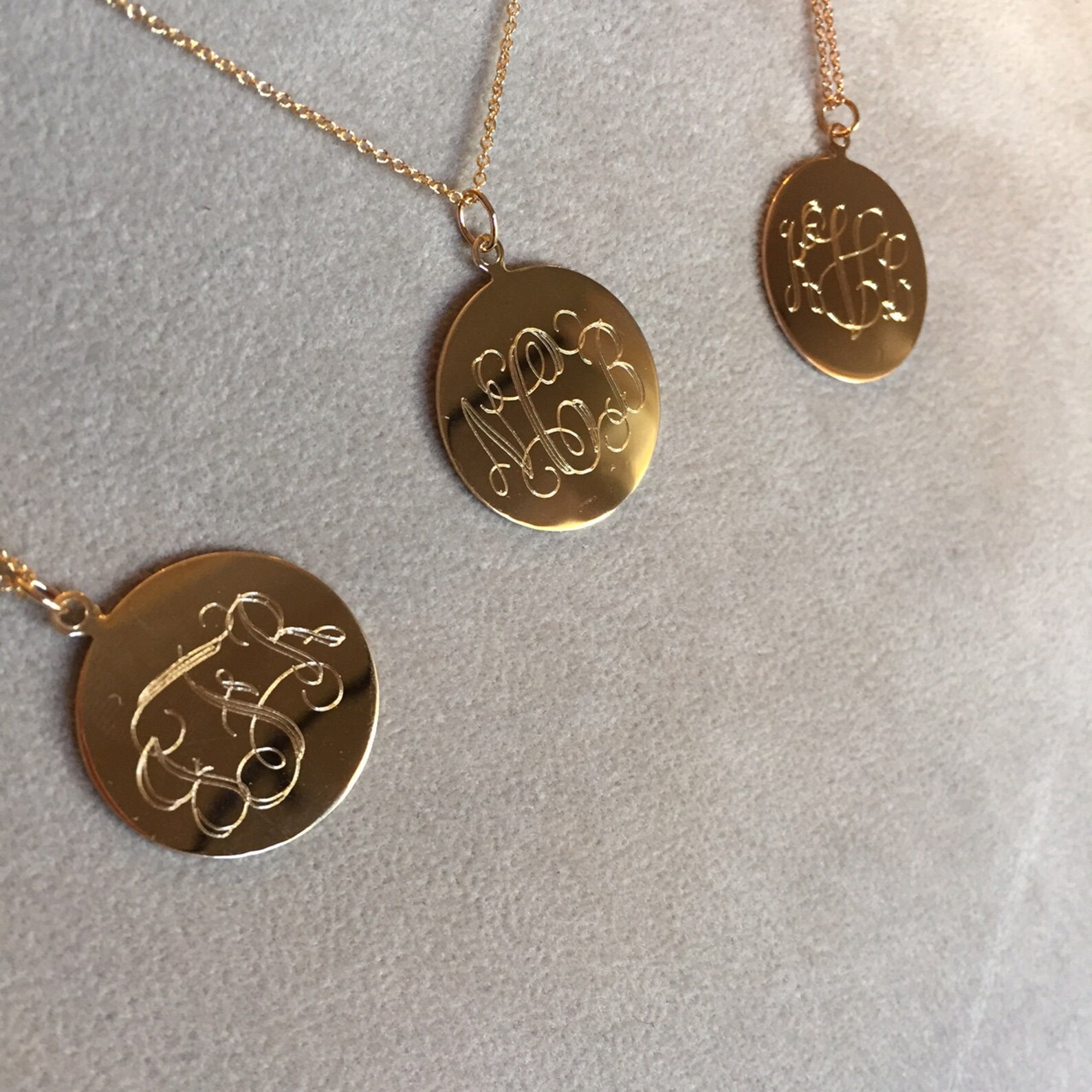 14k Gold Large Engraved Disc Pendant - Etsy