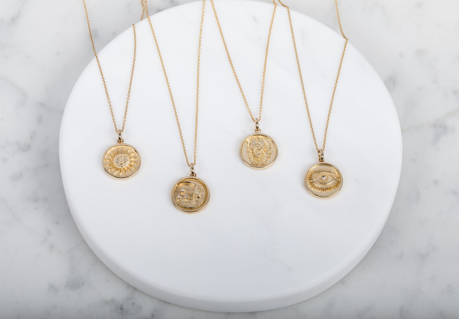 14k Gold Diamond Eye Medallion Necklace - Etsy