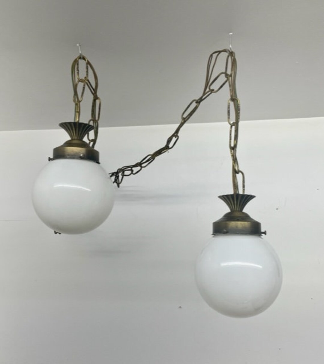 Vintage Double Light Fixture / Globe Shade - Etsy