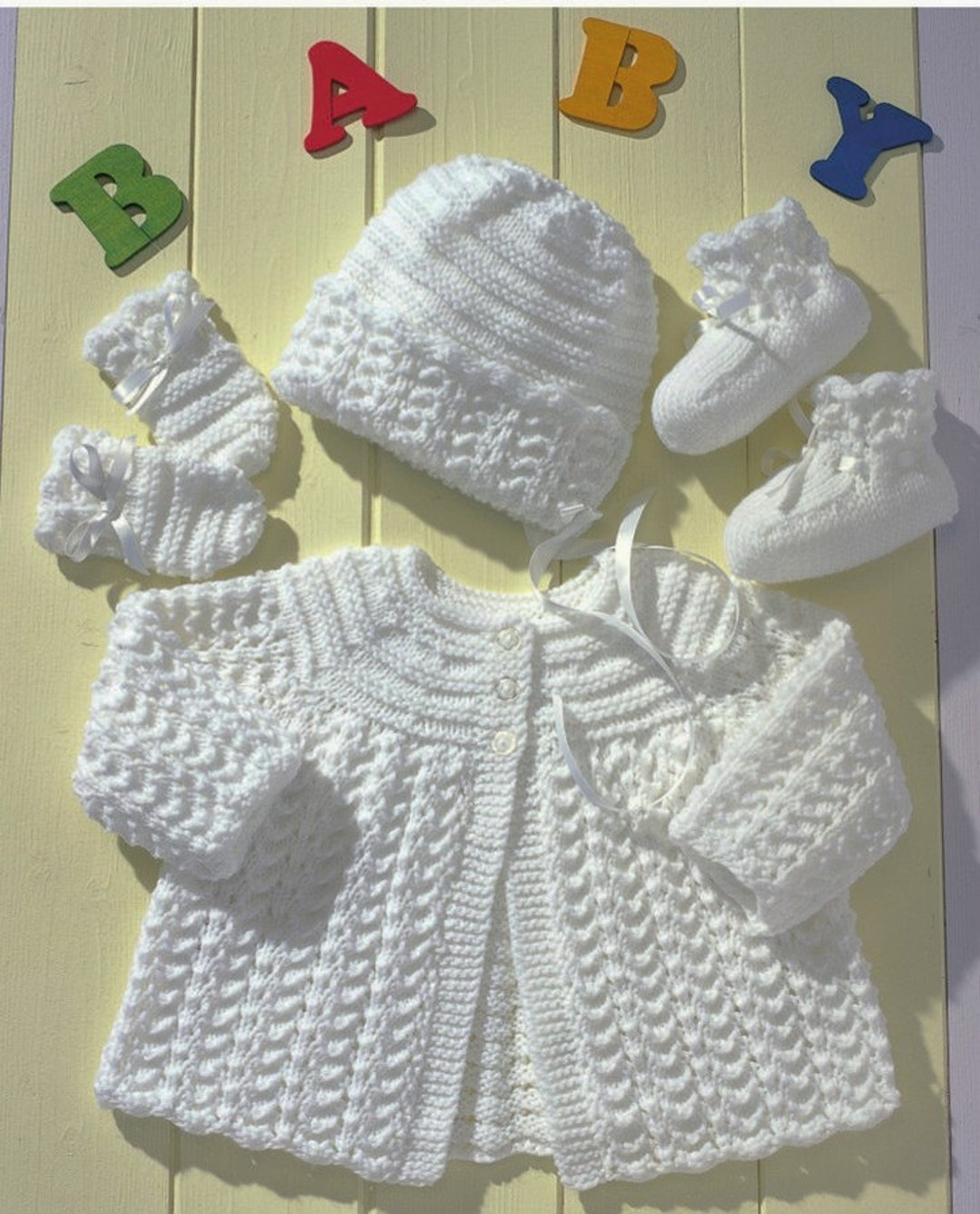 Patrón de tejido para chaqueta/abrigo matiné de bebé, botines, manoplas ...