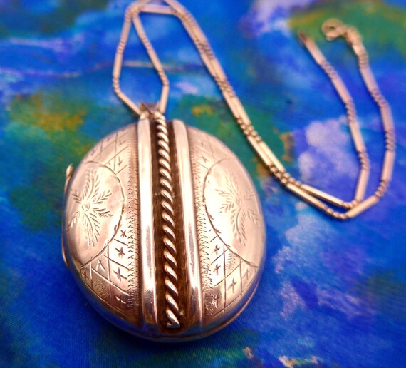 Victorian Revival Aesthetic Design Silver Locket - L… - Gem