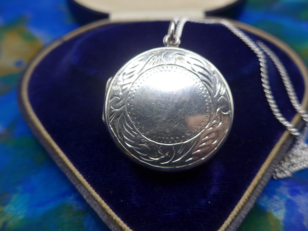Vintage Victorian Revival Silver Locket & Chain - 925 Silver Round ...