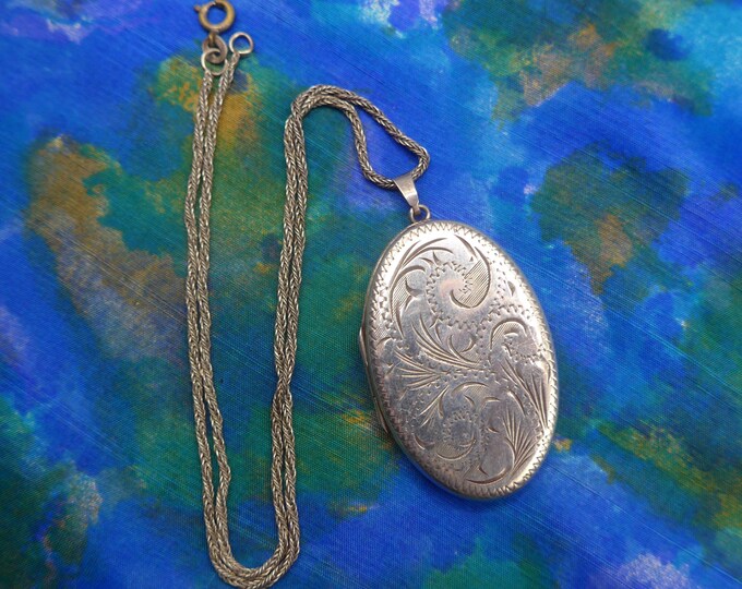 Victorian Revival Silver Locket & Chain - Floral Patterned Birmingham ...