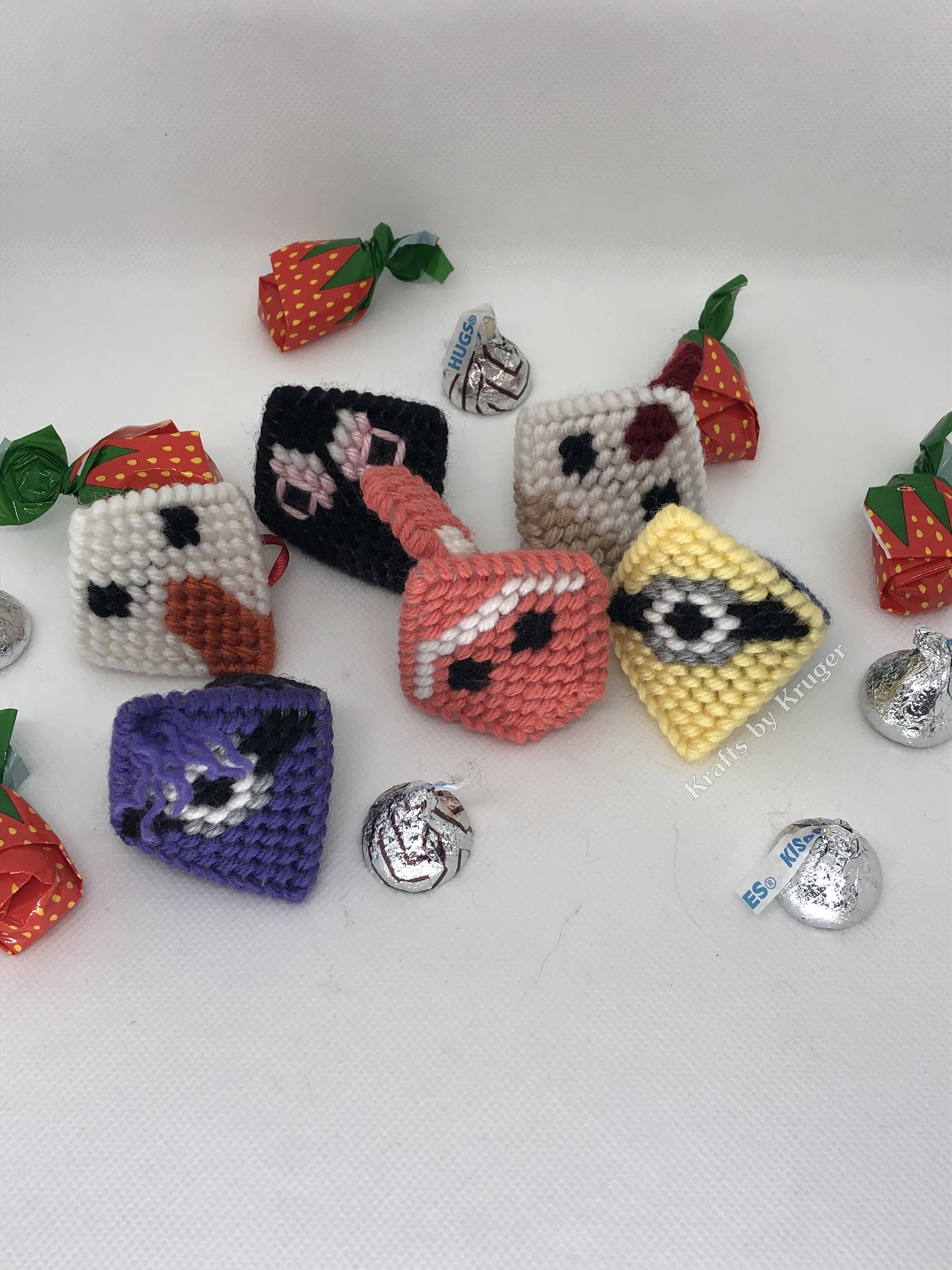 Minion Squeezums, Plastic Canvas Treat Holders, Kiss Holder - Etsy