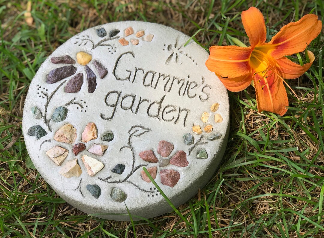 Engraved Grandma's Garden Stepping Stone: Personalized Mosaic Garden ...