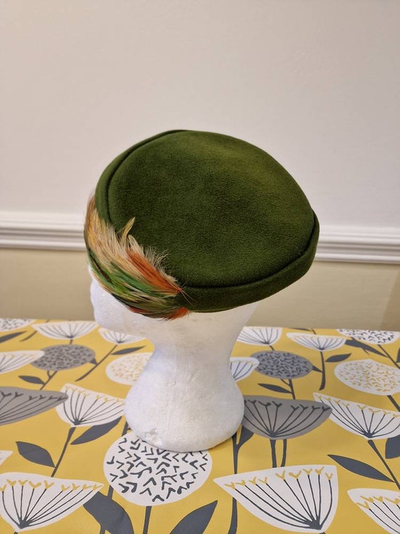 Vintage pea green pillow box hat with feather design.… - Gem