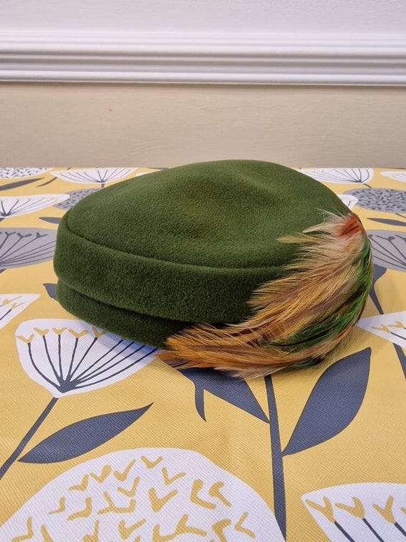 Vintage pea green pillow box hat with feather design.… - Gem