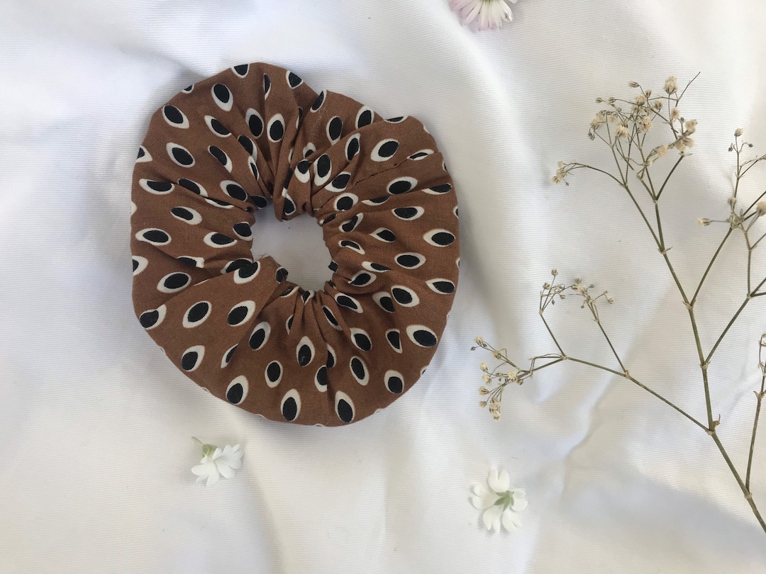 Chouchou fait main en coton motif marron, grand accessoire de cheveux ...