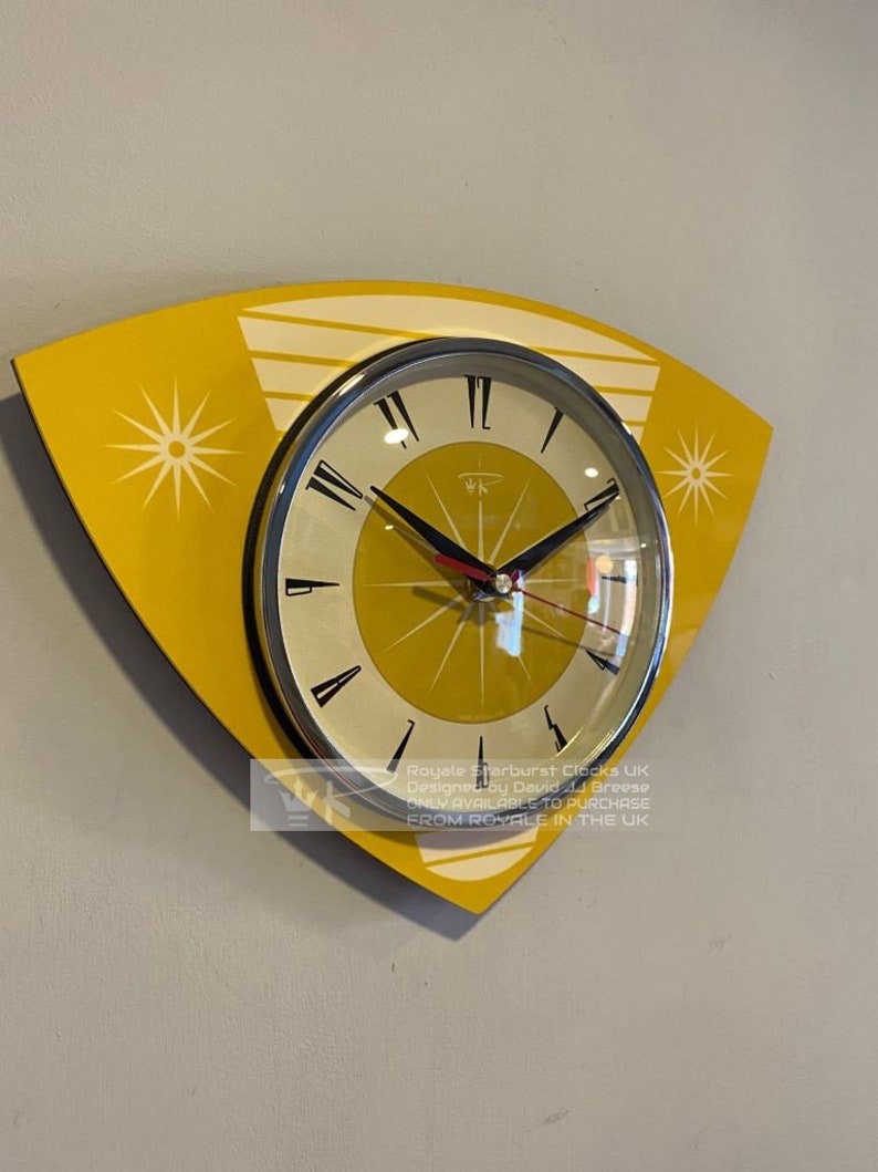 Reloj de pared triangular grabado a color de Lucite Formica Caravan de ...