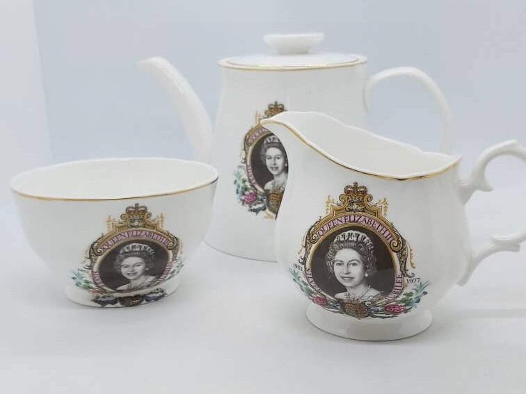 Teapots Tea Makers mayfair tea set sugar bowl Queen Elizabeth II Silver ...