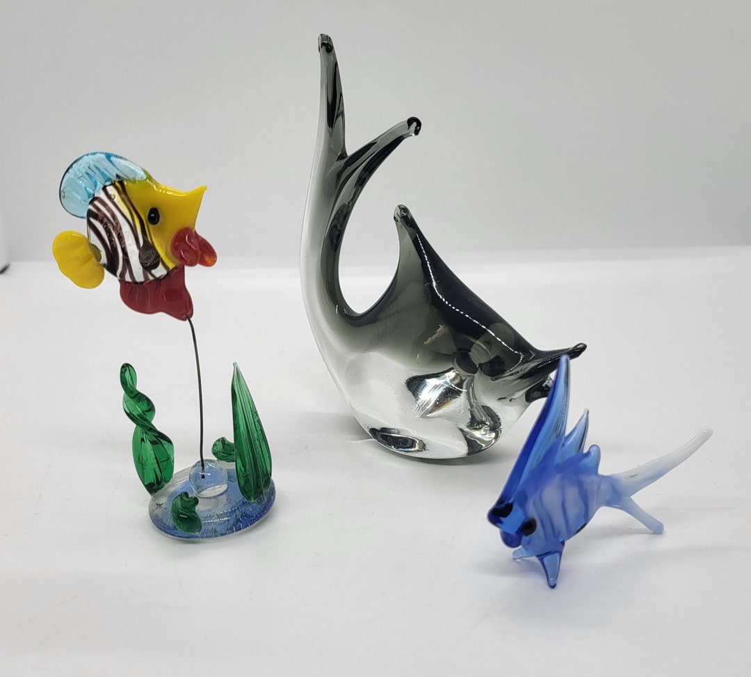 Vintage Glass Fish Figurine: Miniature Angel Fish or Black Paperweight ...