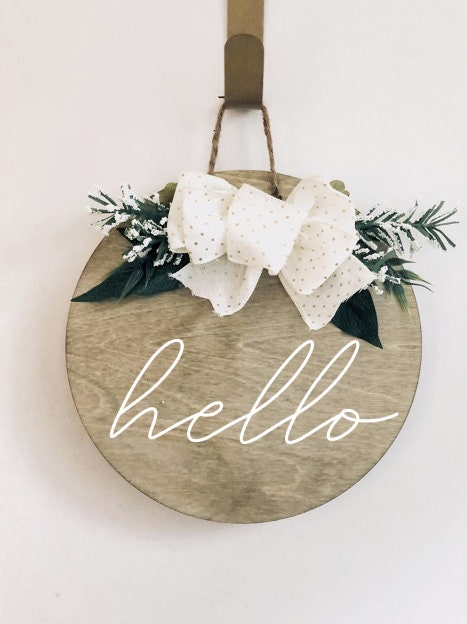Round Wood Wreaths Hello Sign Welcome Sign Personalized - Etsy Canada