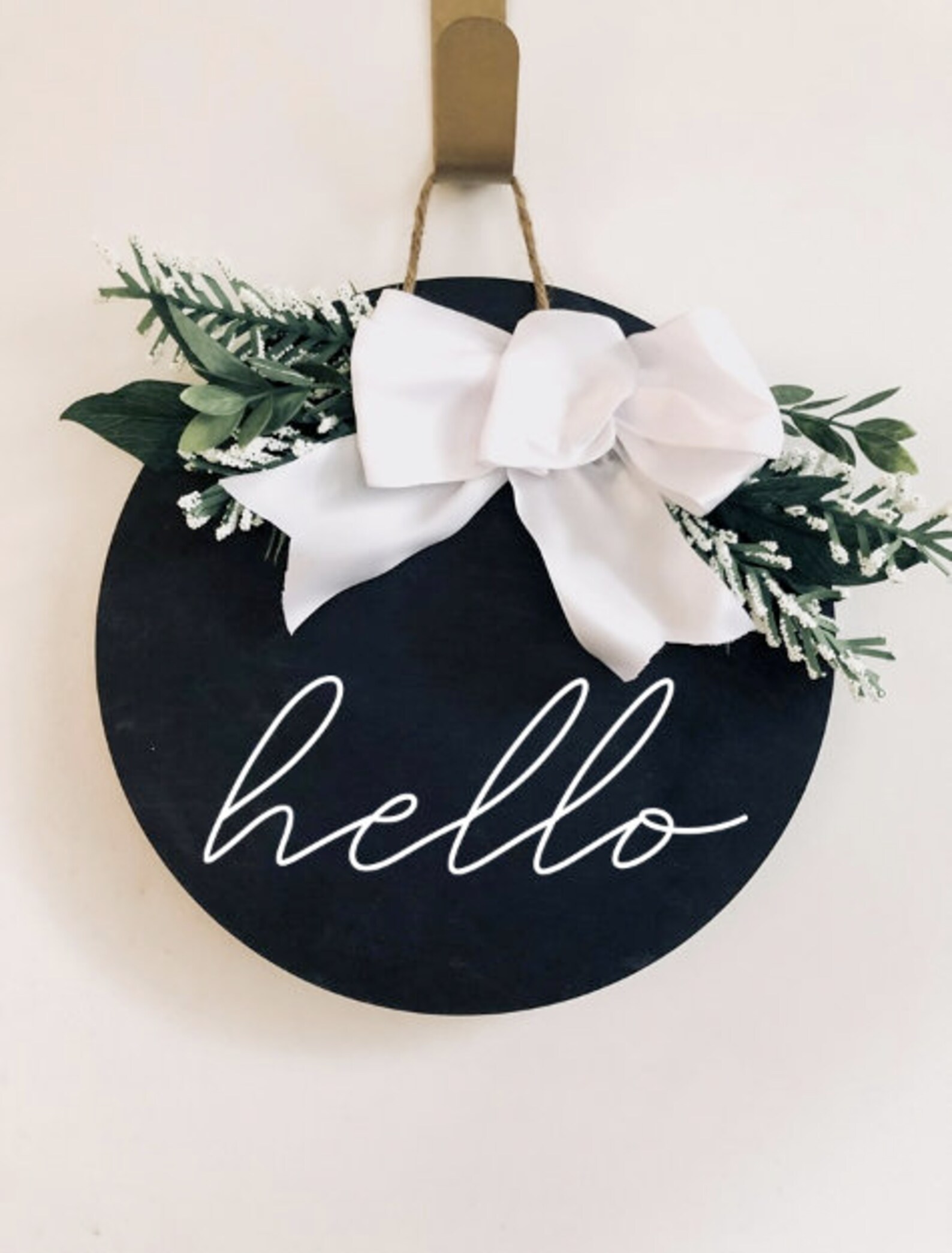 Round Wood Wreaths Hello Sign Welcome Sign Personalized - Etsy Canada