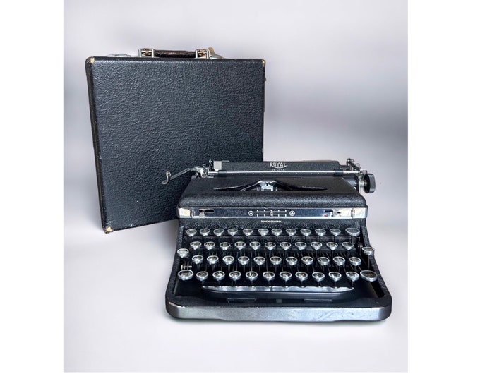Vintage 1930's Royal Deluxe Manual Typewriter Touch Control, Royal De ...