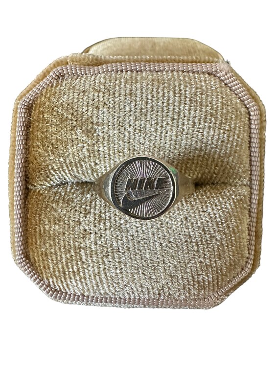 Vintage 1980s gold nike - Gem