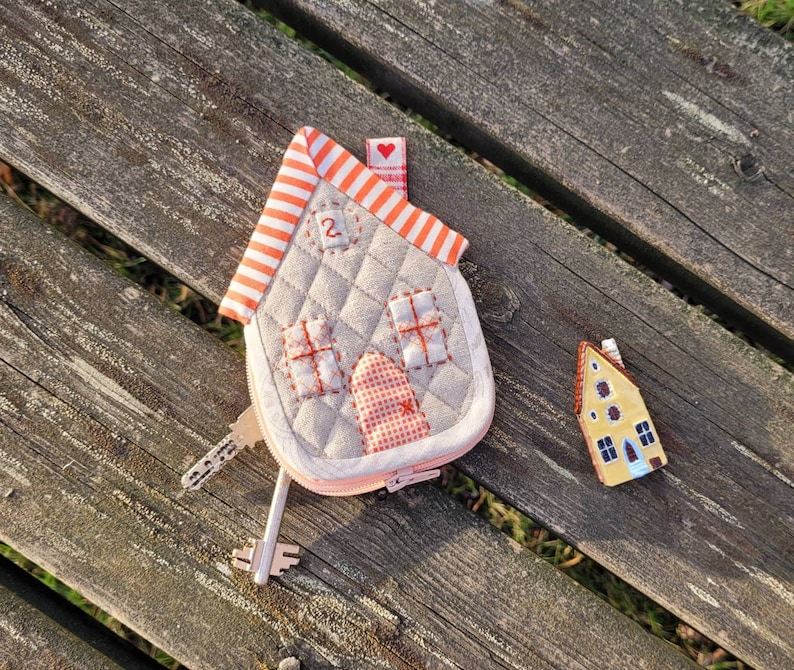 Tiny House Key Pouch Holder, Coin Purse Pattern, Patchwork Quilting ...