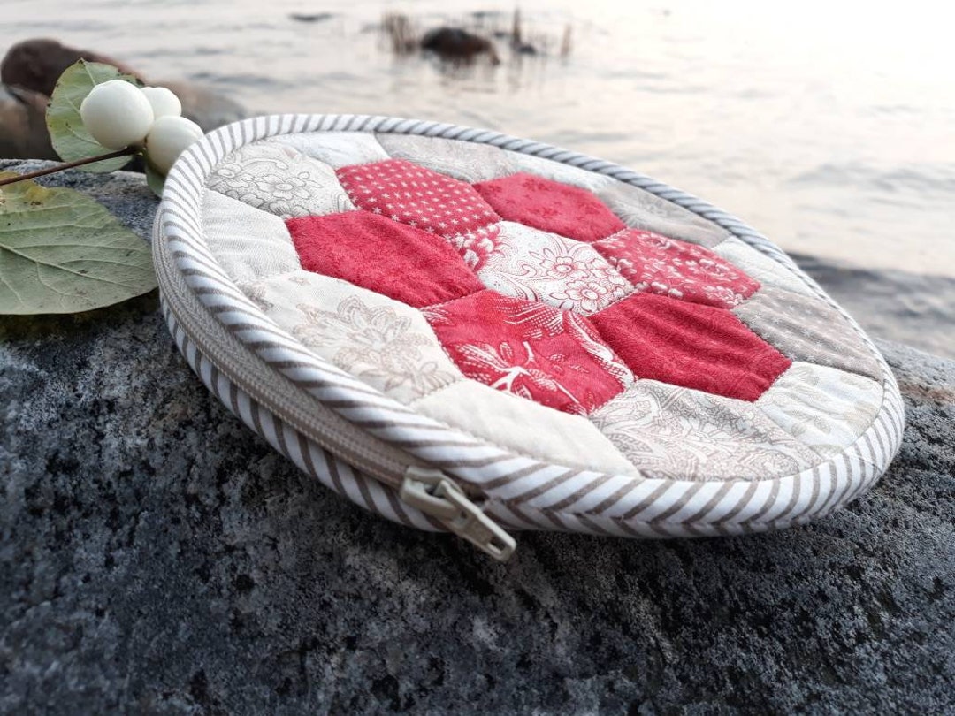 Linen and Moda Fabric EPP Sewing Kit, Christmas Hexagon Round Pouch - Etsy