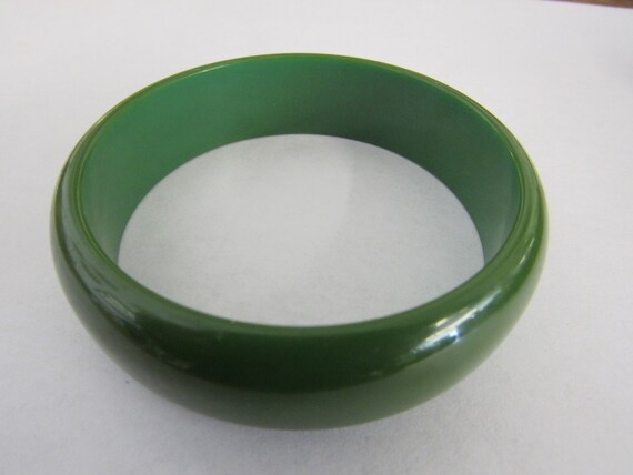 Art Deco Olive Green BAkelite - Gem
