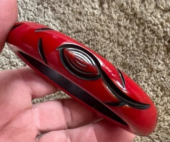 bakelite red and black - Gem