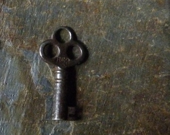 Antique Yale Key - Etsy