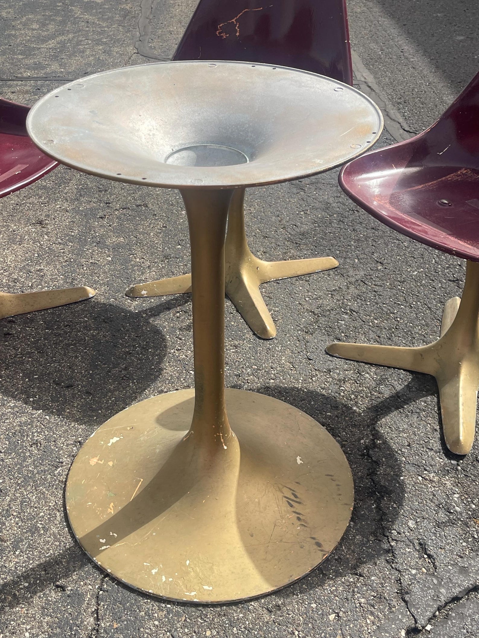 4x Mid-century BURKE Fiberglass Shell Chairs & Table Tulip Sarrinen ...