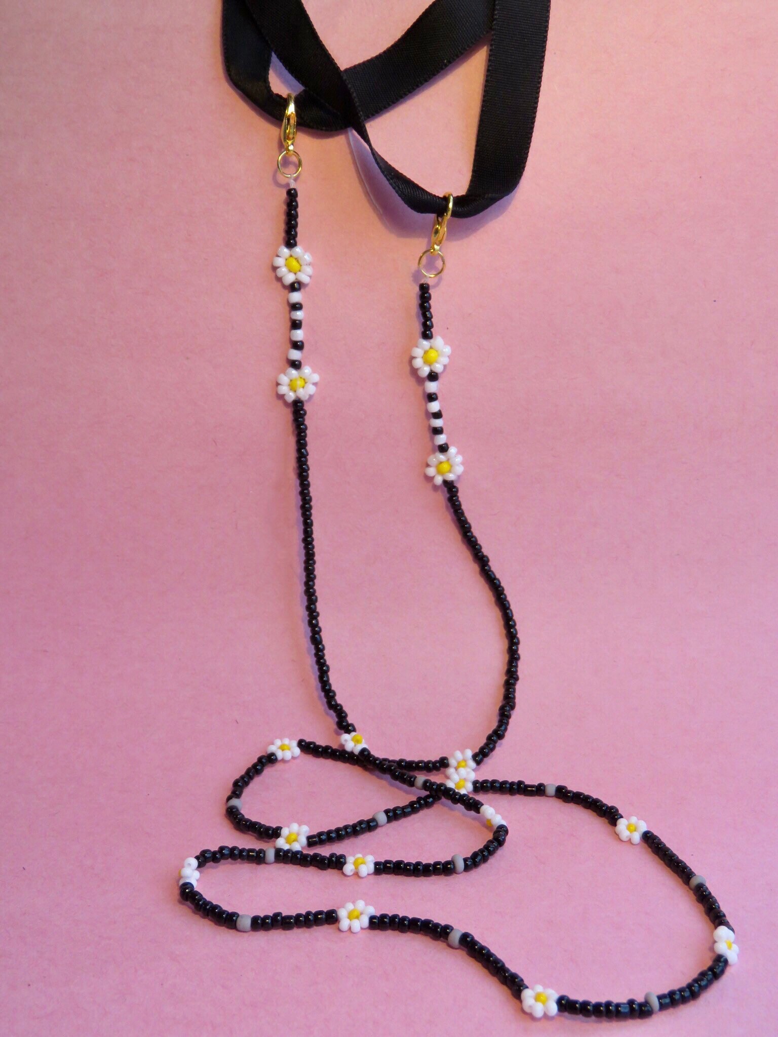 Daisy Drop Glasses Chain // Black and White Beaded Flower Mask Chain ...