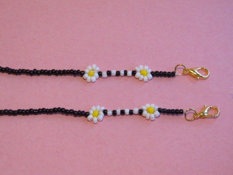 Daisy Drop Glasses Chain // Black and White Beaded Flower Mask Chain ...