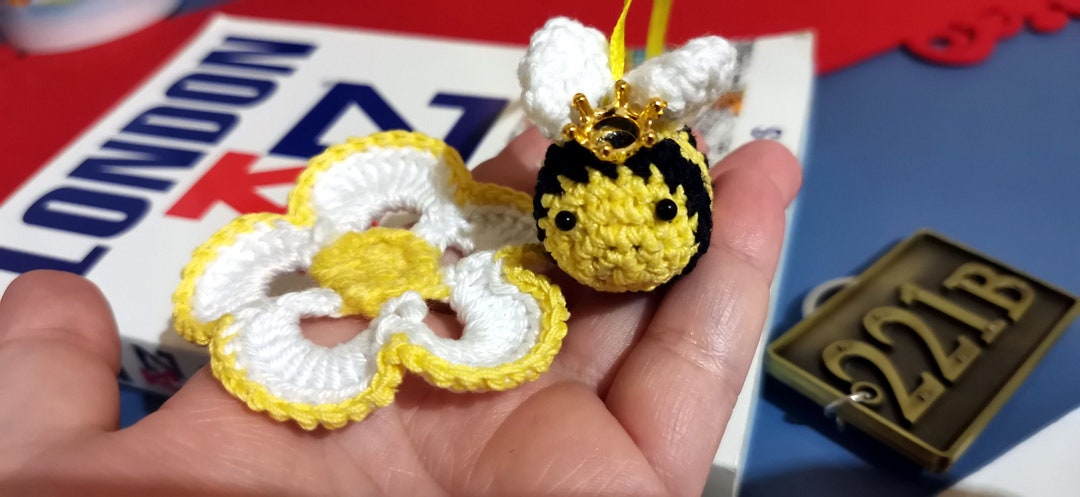 Sherlock Crochet Bee Bookmark - With Crown and Flower - Etsy