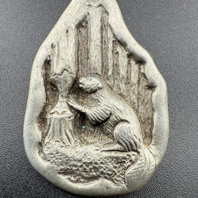 Beaver Brooch - Etsy
