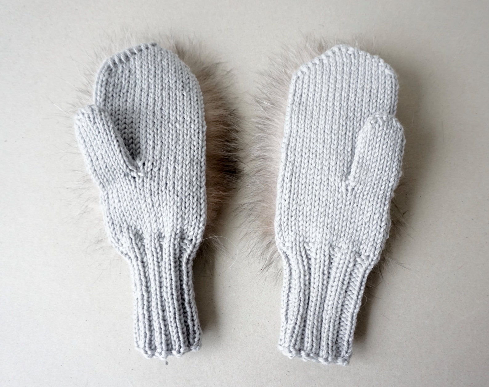 Light Grey Merino Knit Mittens With Fox Fur / Hand Knit Gloves | Etsy