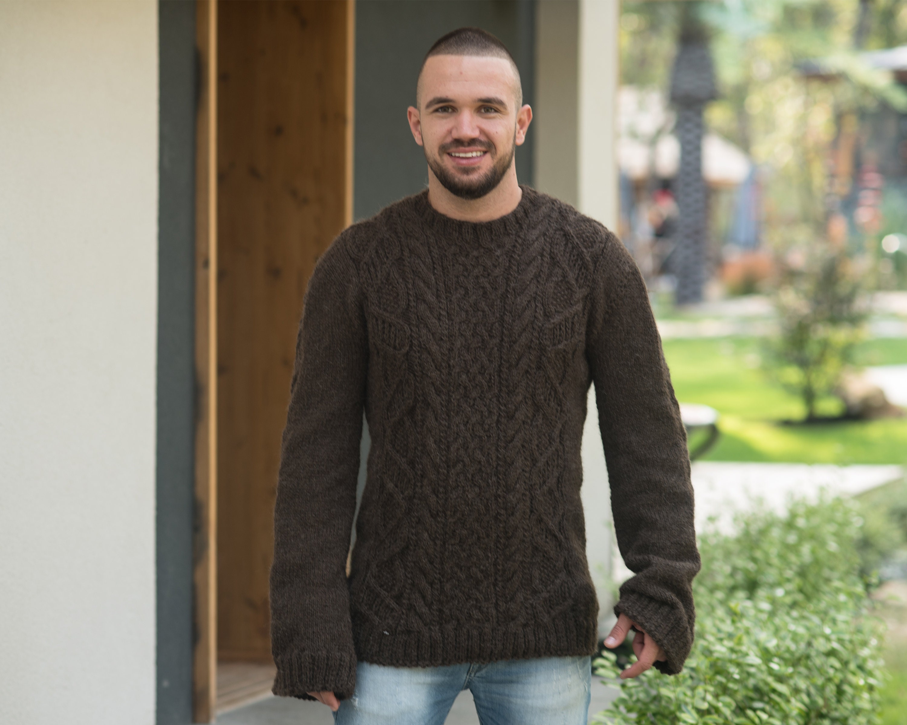 Un suéter disponible en talla 2XL, suéter de punto trenzado 100 % ...