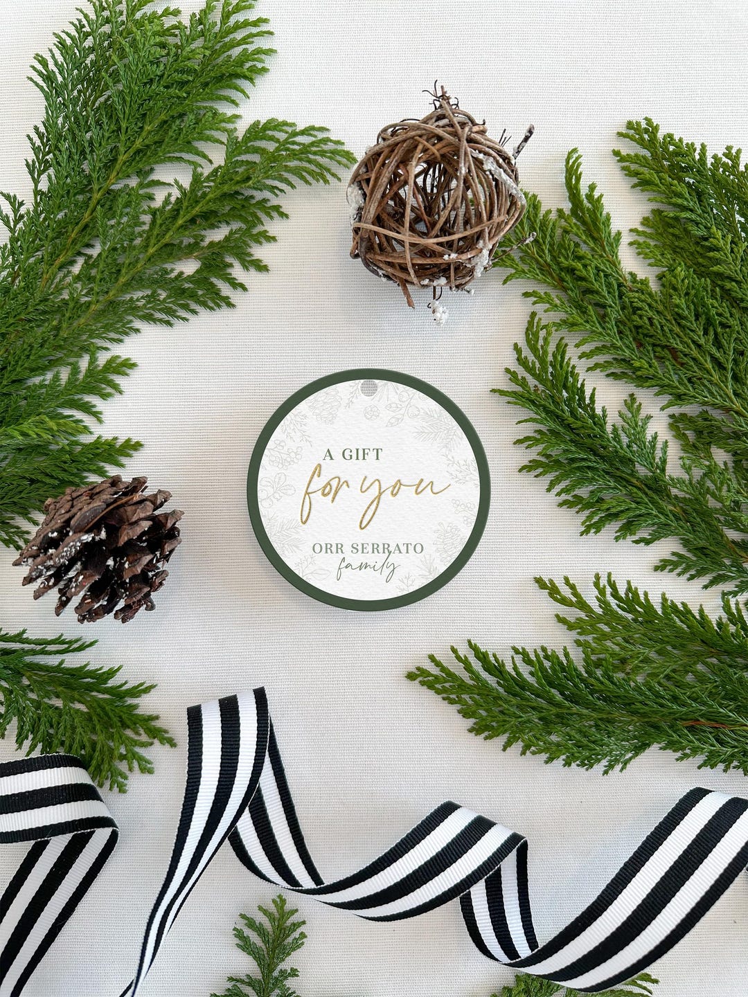 Modern Christmas Custom Round Favor Tags Set Custom Round Hang Tags ...
