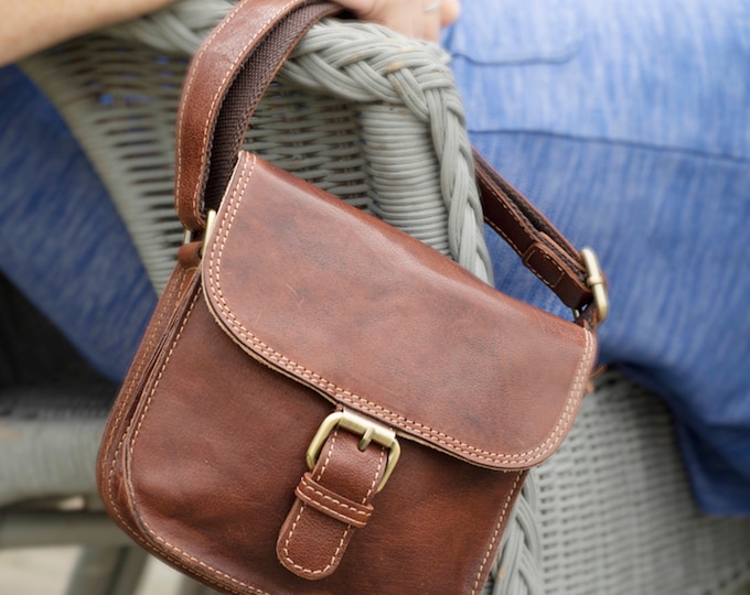 Luxury Premium Leather Hand Crafted Traditional Style Vintage Flap Over ...