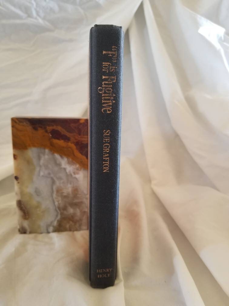 F is for Fugitive by Sue Grafton, first edition 1989 A Kinsey Millhone ...
