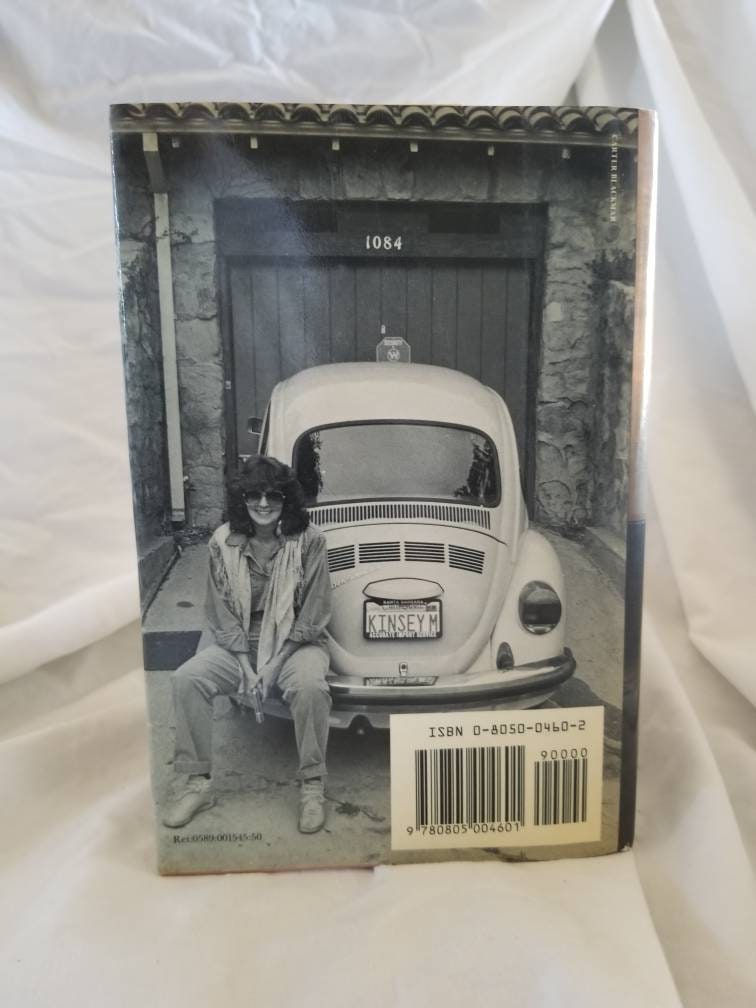 F is for Fugitive by Sue Grafton, first edition 1989 A Kinsey Millhone ...