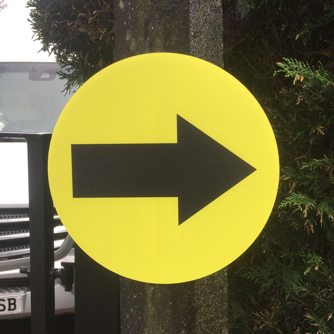 Multi-directional Arrow Run Event Circle Sign on 4mm Correx Park Run ...