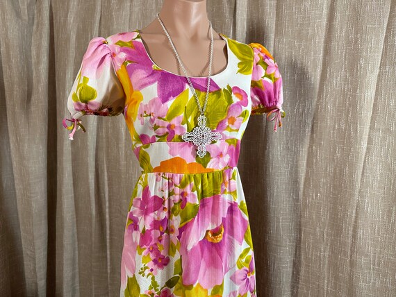 Vintage 1970s Mod Dolly Maxi Dress w/Splashy Hawaiian… - Gem
