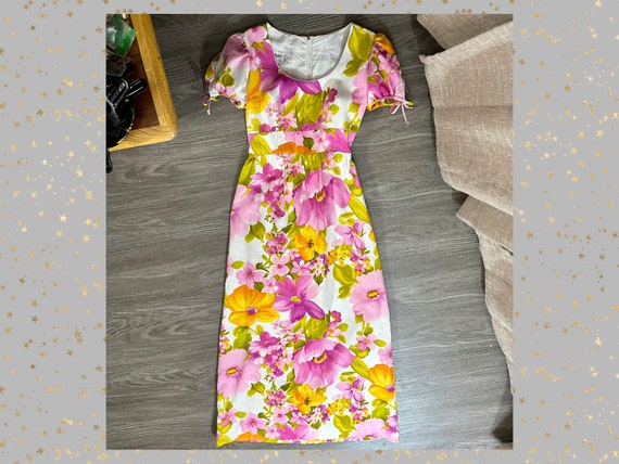 Vintage 1970s Mod Dolly Maxi Dress w/Splashy Hawaiian… - Gem