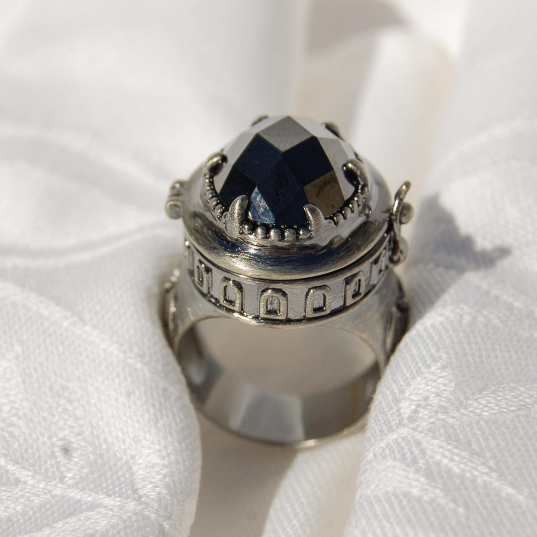 Stunning Gothic Poison Ring With Secret Compartment. Black Zirconia Gem ...