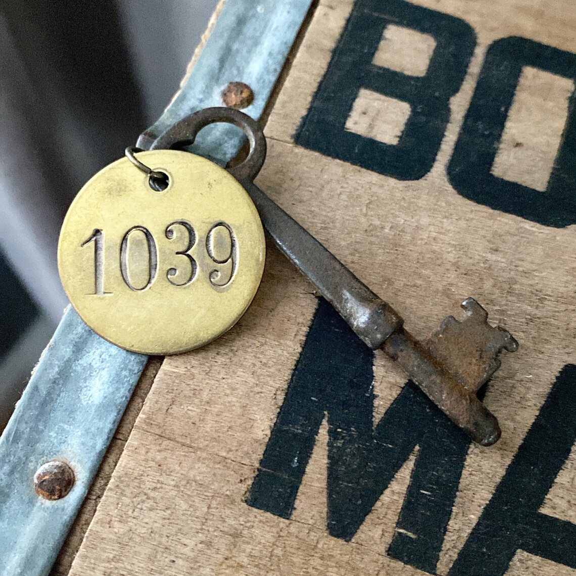 Antique Skeleton Key Vintage Hotel Keys Brass Disc - Etsy
