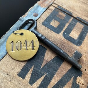 Antique Skeleton Key Vintage Hotel Keys Brass Disc - Etsy