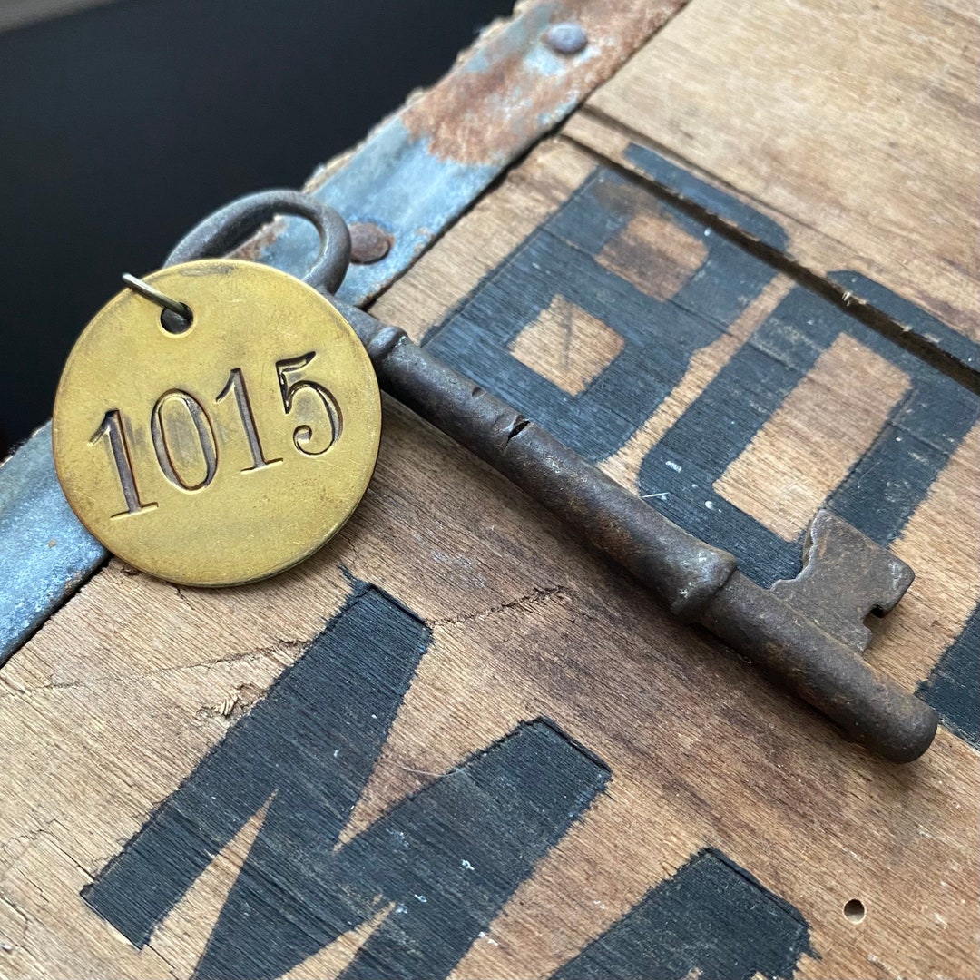Vintage Skeleton Key Antique Hotel Keys Brass Disc Fob - Etsy