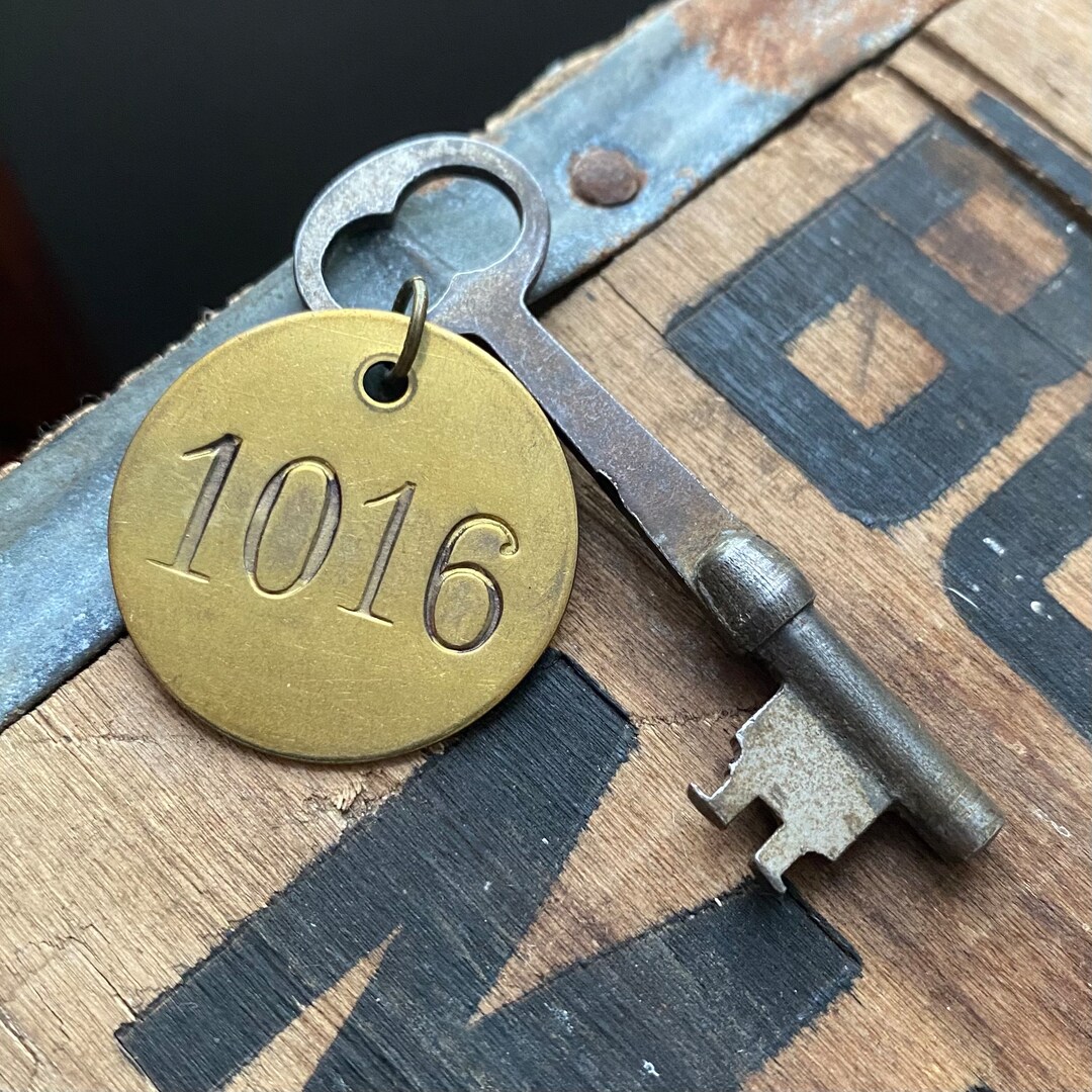 Antique Skeleton Key Vintage Hotel Keys Brass Disc - Etsy