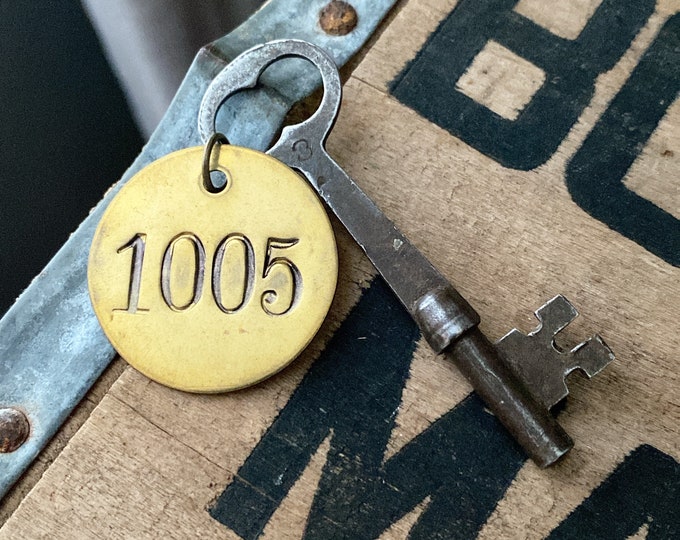 Antique Skeleton Key Vintage Hotel Keys Brass Disc - Etsy
