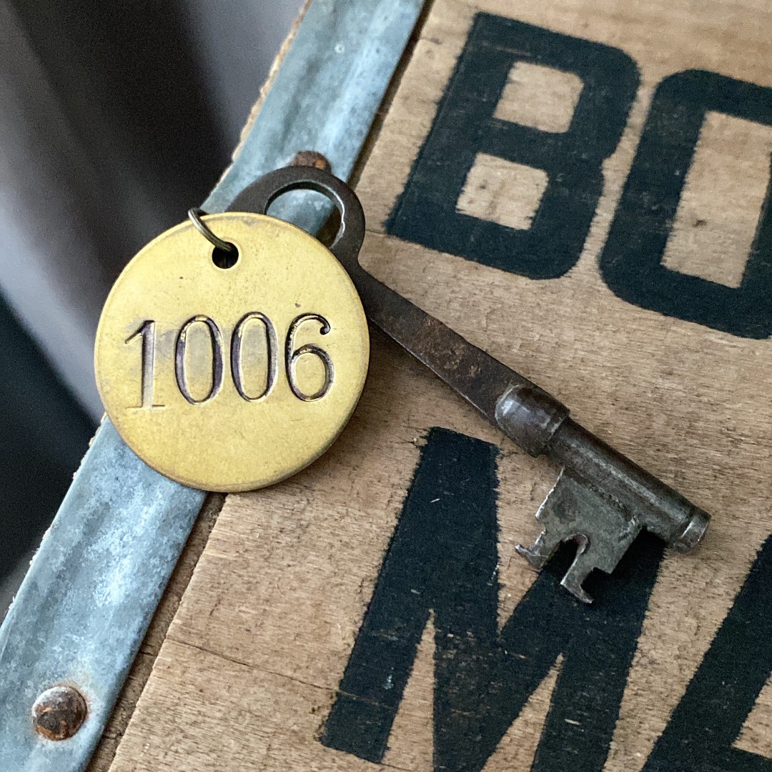 Antique Skeleton Key Vintage Hotel Keys Brass Disc - Etsy