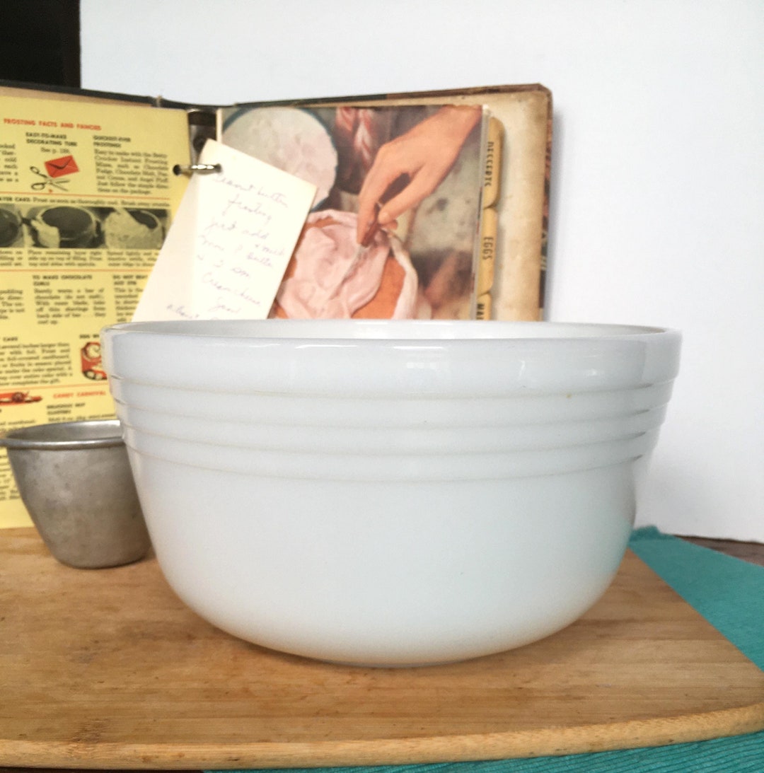 Vintage Large Pyrex White Glass Mixing Bowl for Hamilton Beach Stand ...