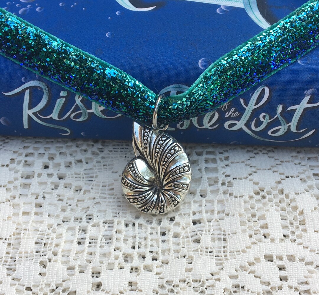 Uma Shell Choker - Descendants Necklace - Descendants 2 - Descendants 3 ...