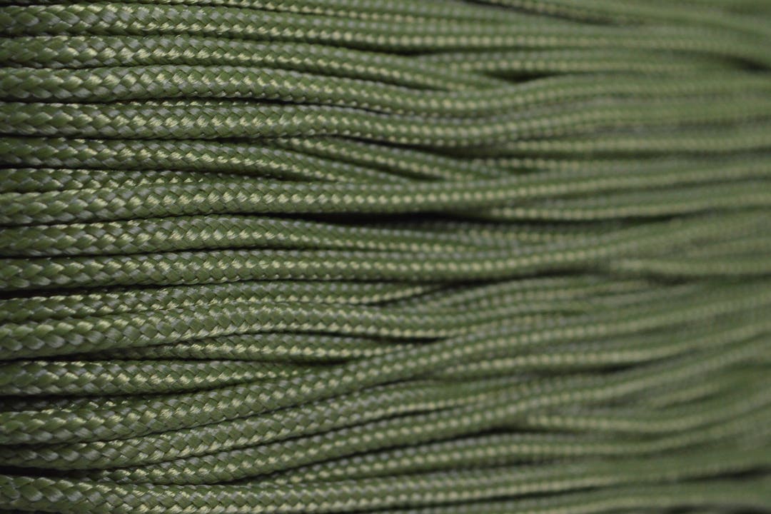 95 Cord - Moss Green - Type 1 Paracord - 100 Feet on Plastic Winder - 1 ...
