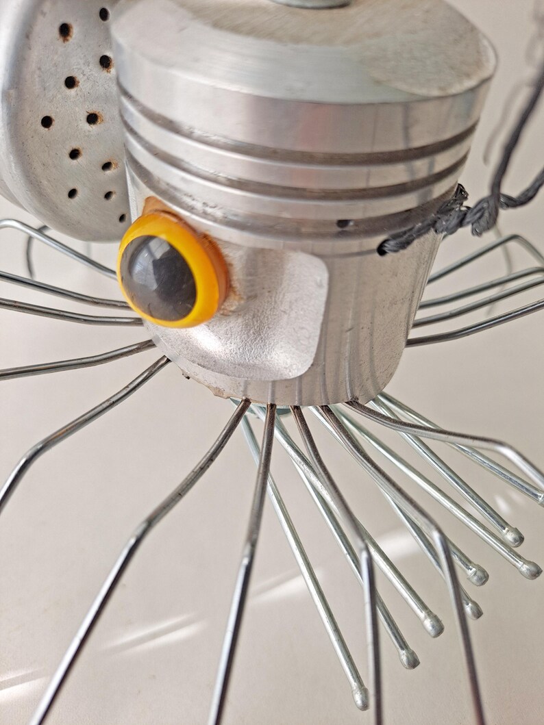 Scary Spider Robot Made From Assorted Vintage Metal Parts - Etsy